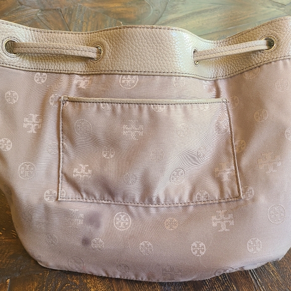 Tory Burch | Bags | Tory Burch Thea Bucket Bag | Poshmark